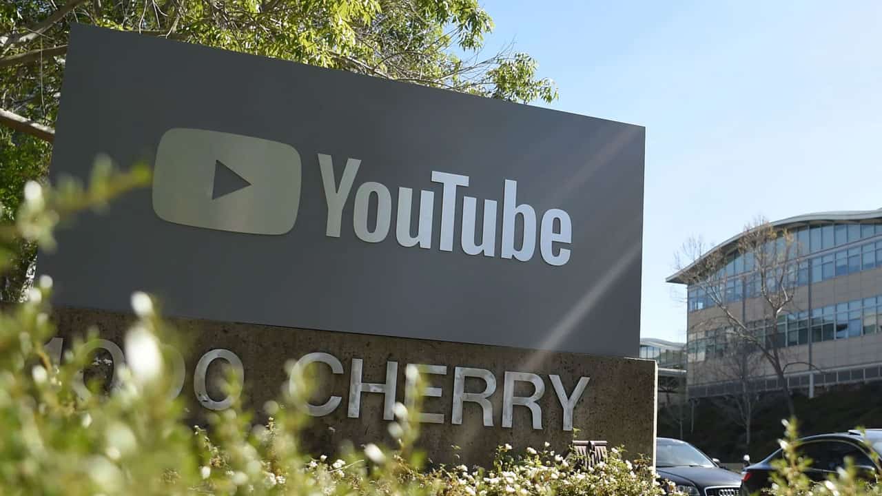 YouTube experiences morning crash.