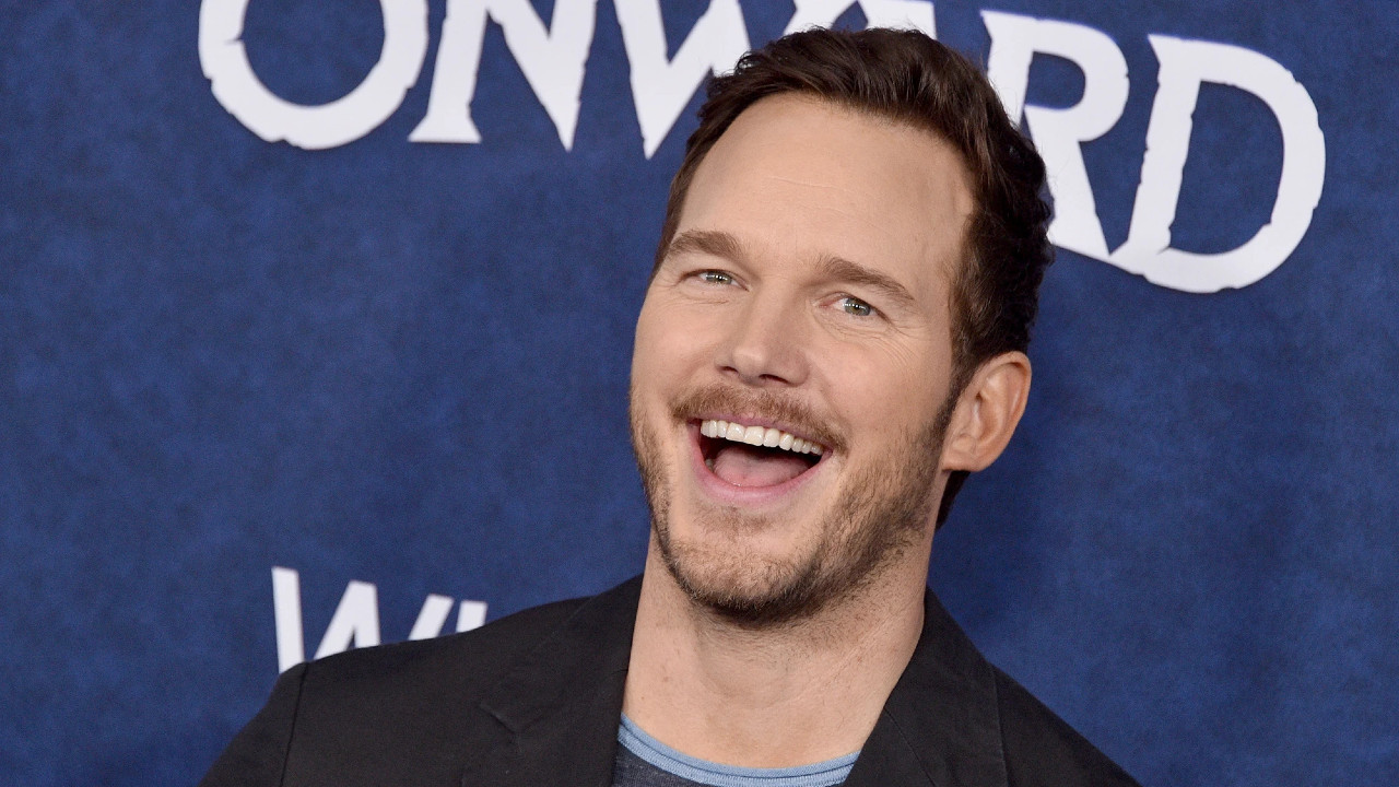 Chris Pratt to voice Garfield in animated film.