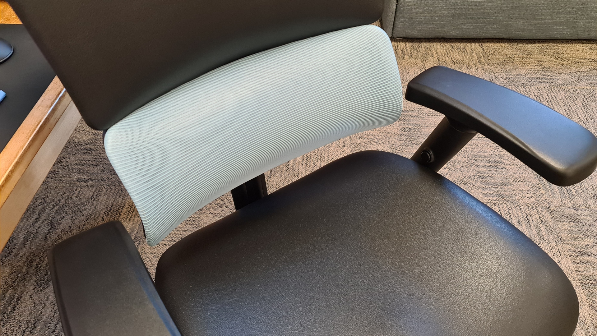 MAVIX M9 Gaming Chair Review - CGMagazine