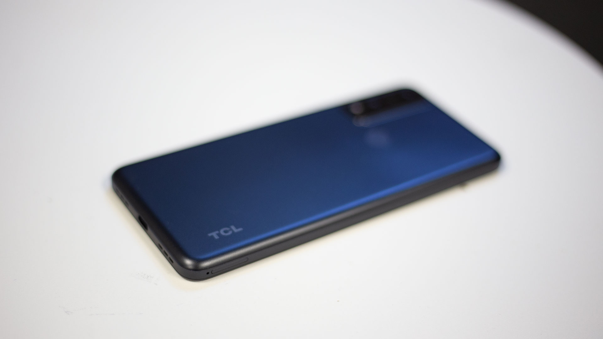 TCL 30 XE 5G Smartphone Review - CGMagazine