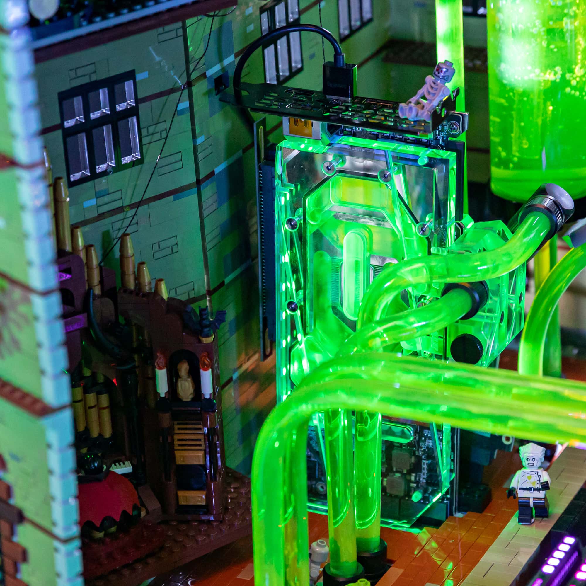 Spooky LEGO Gaming PC: A Haunted House Build