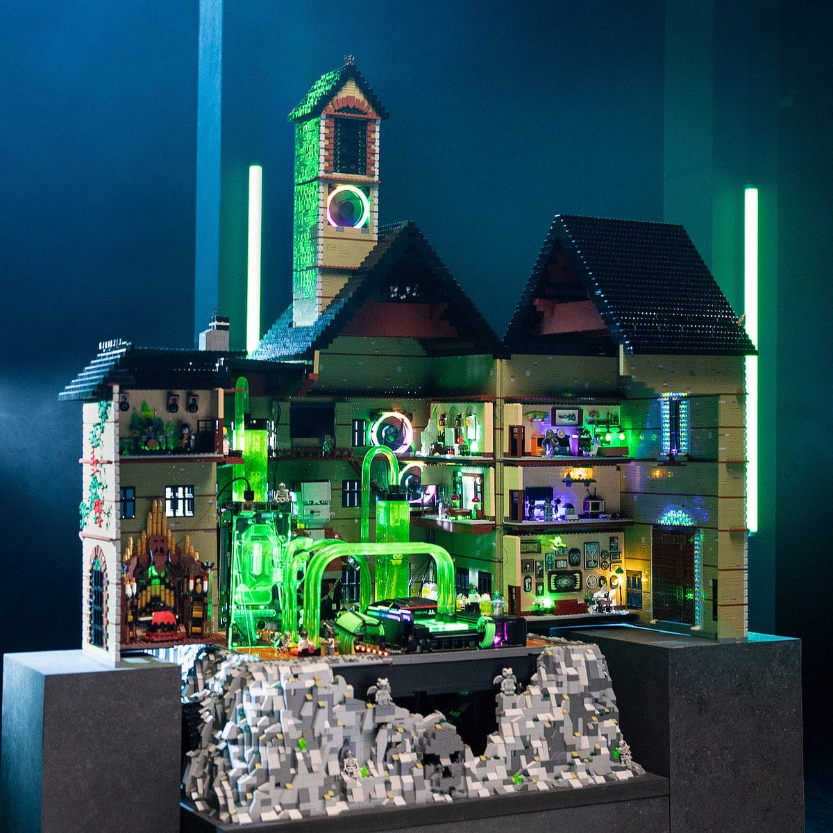 Spooky LEGO Gaming PC: A Haunted House Build
