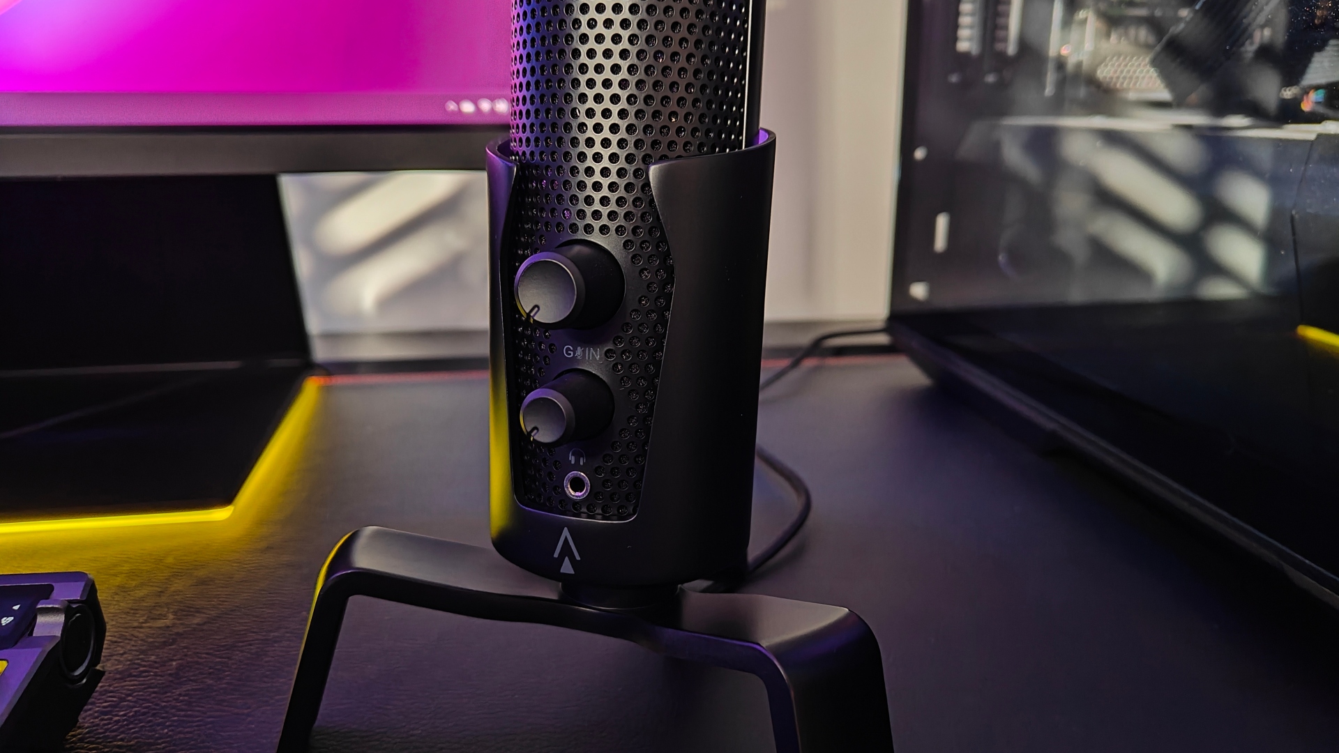 Dark Matter Sentry Streaming Microphone Review - CGMagazine