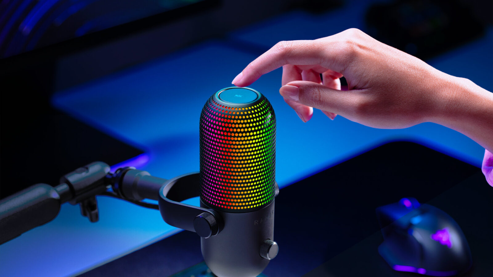 Razer Seiren V3 Chroma Microphone Review - CGMagazine
