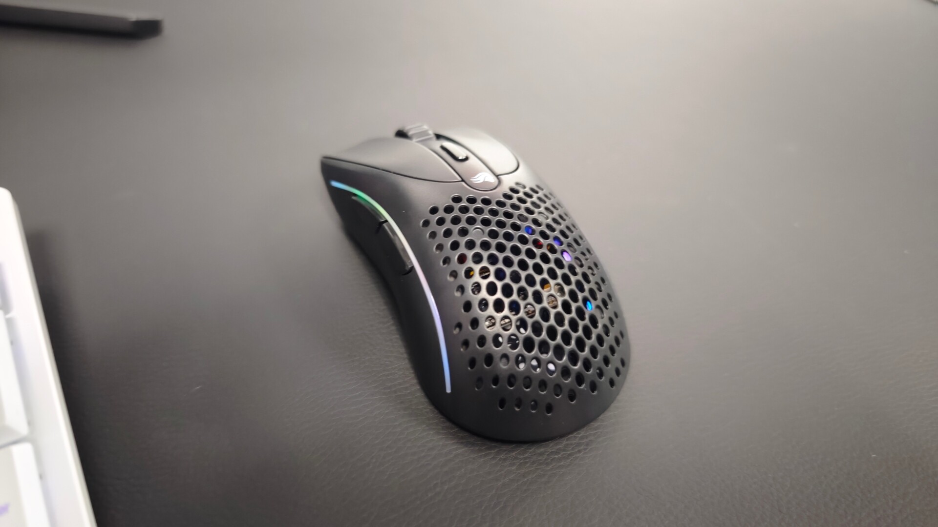 Glorious D2 Wireless Gaming Mouse Review - CGMagazine
