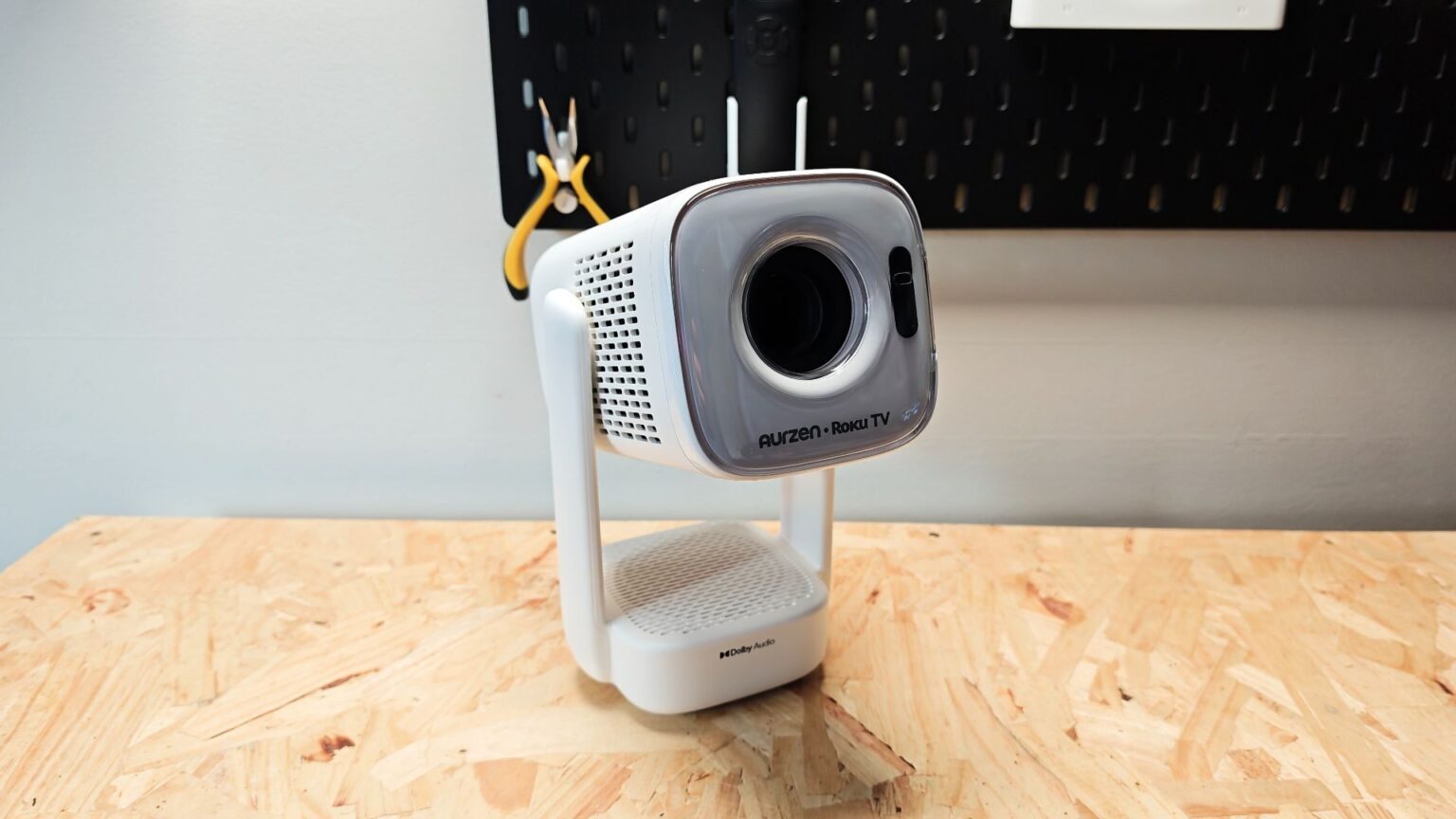 Aurzen D1R Air Roku TV Smart Projector Review - CGMagazine