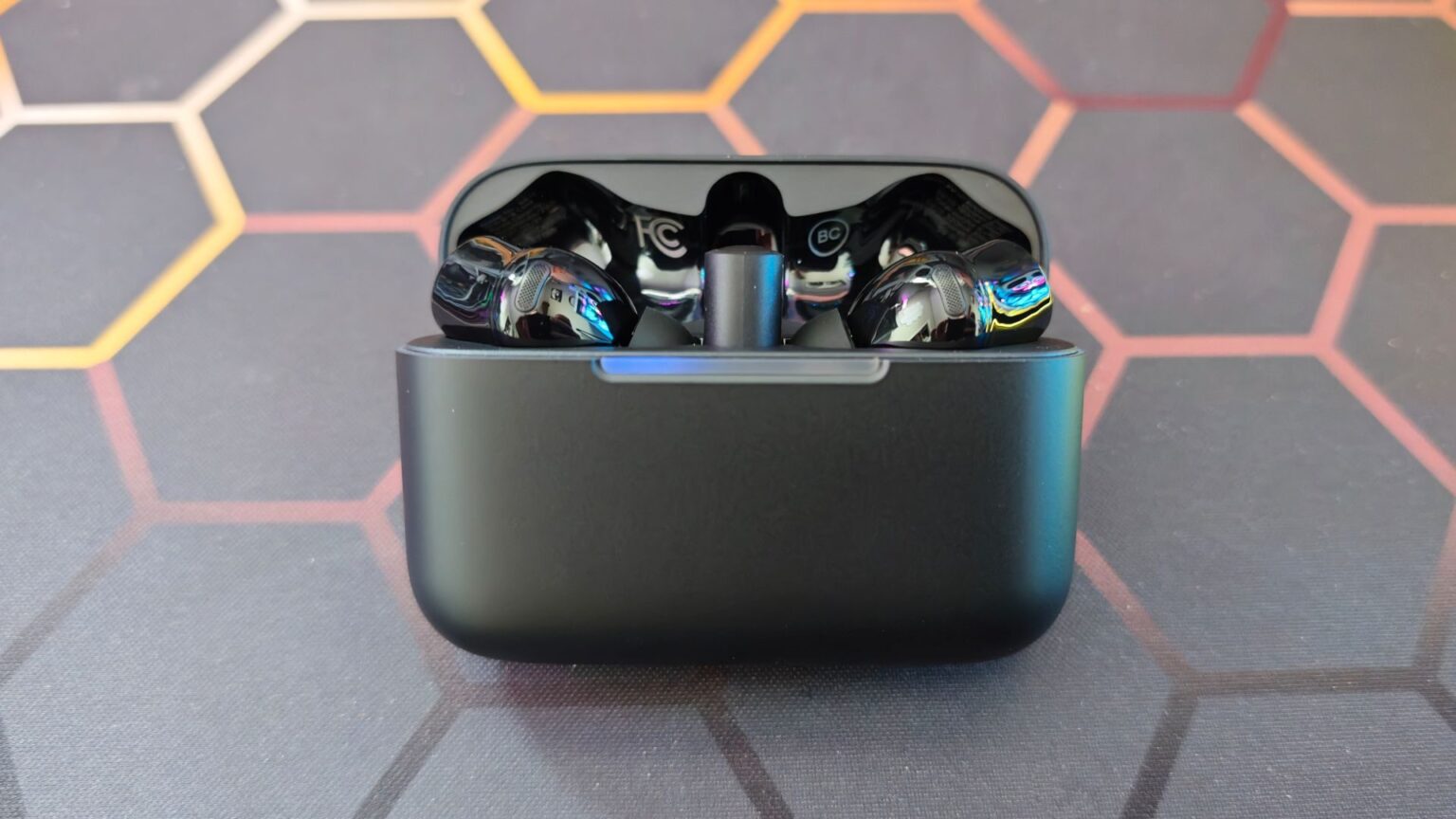 Razer Hammerhead V3 HyperSpeed Gaming Earbuds Review - CGMagazine